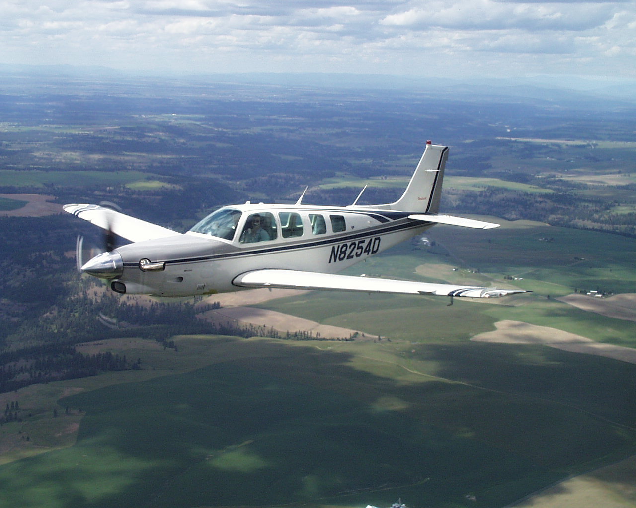 Turbine Beechcraft B36 : : FLYER