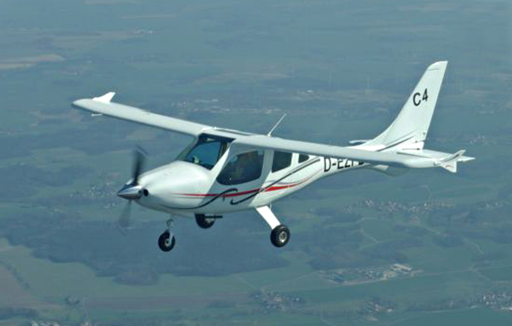 Flight Design C4 light aircraft makes first flight : : FLYER