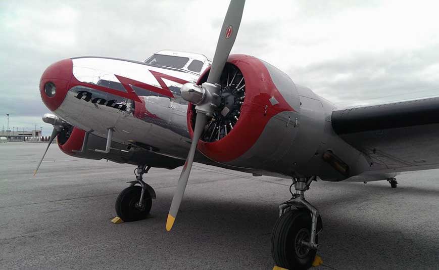 Lockheed Electra returns to Czech home : : FLYER