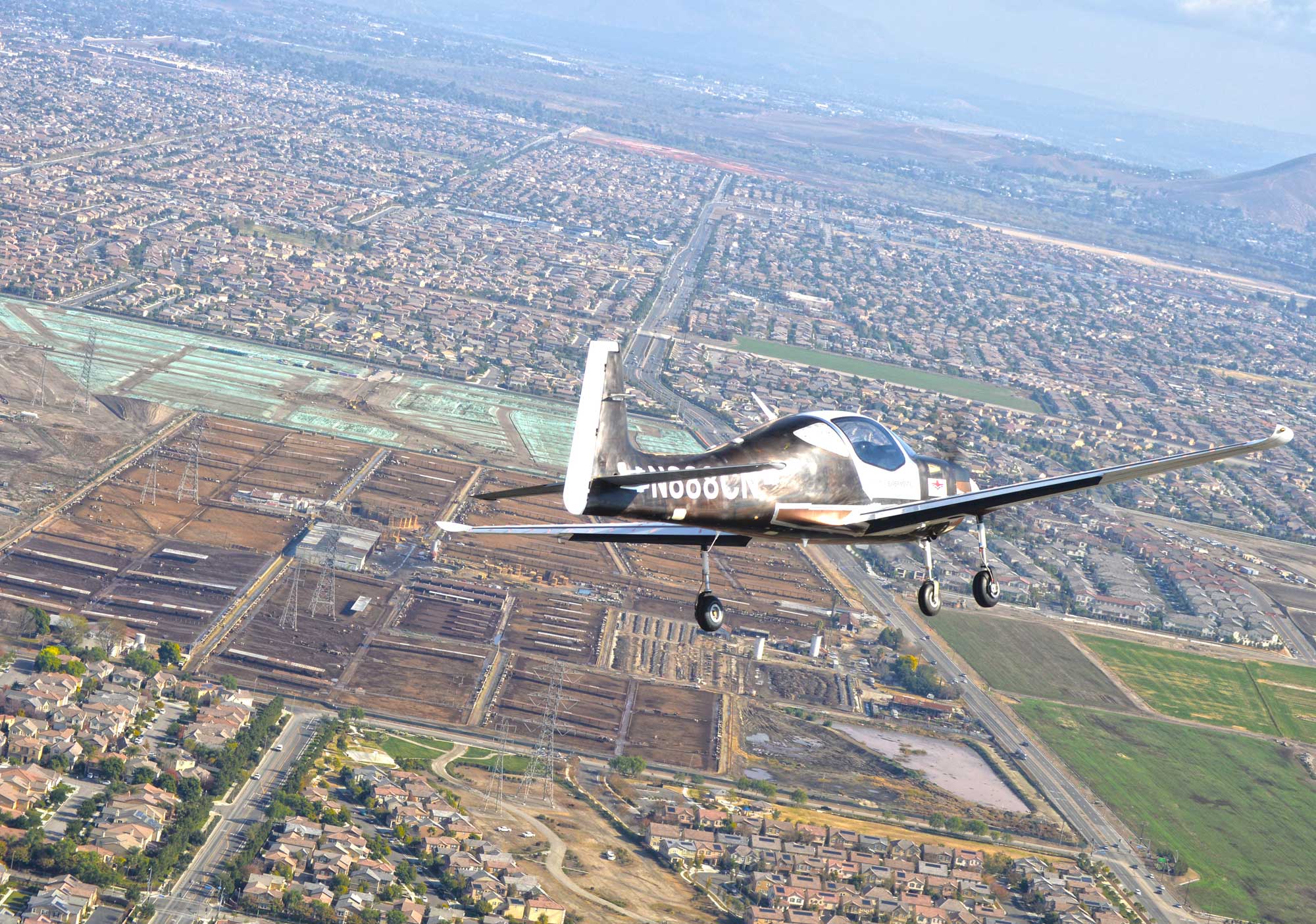 Mooney M10 makes maiden flight : : FLYER