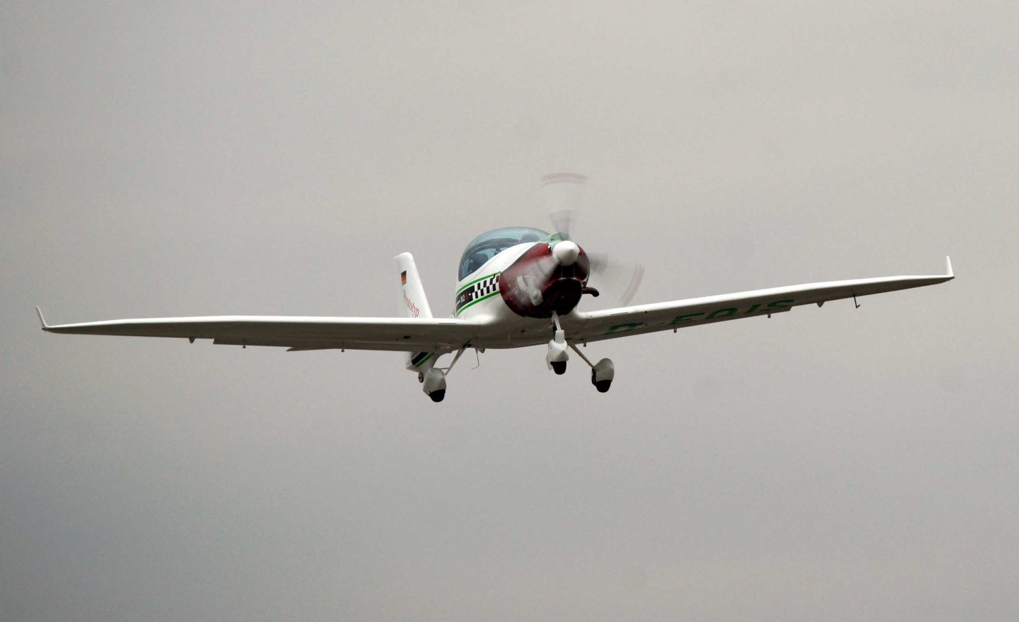 Rotax's new 915iS engine makes maiden flight : : FLYER
