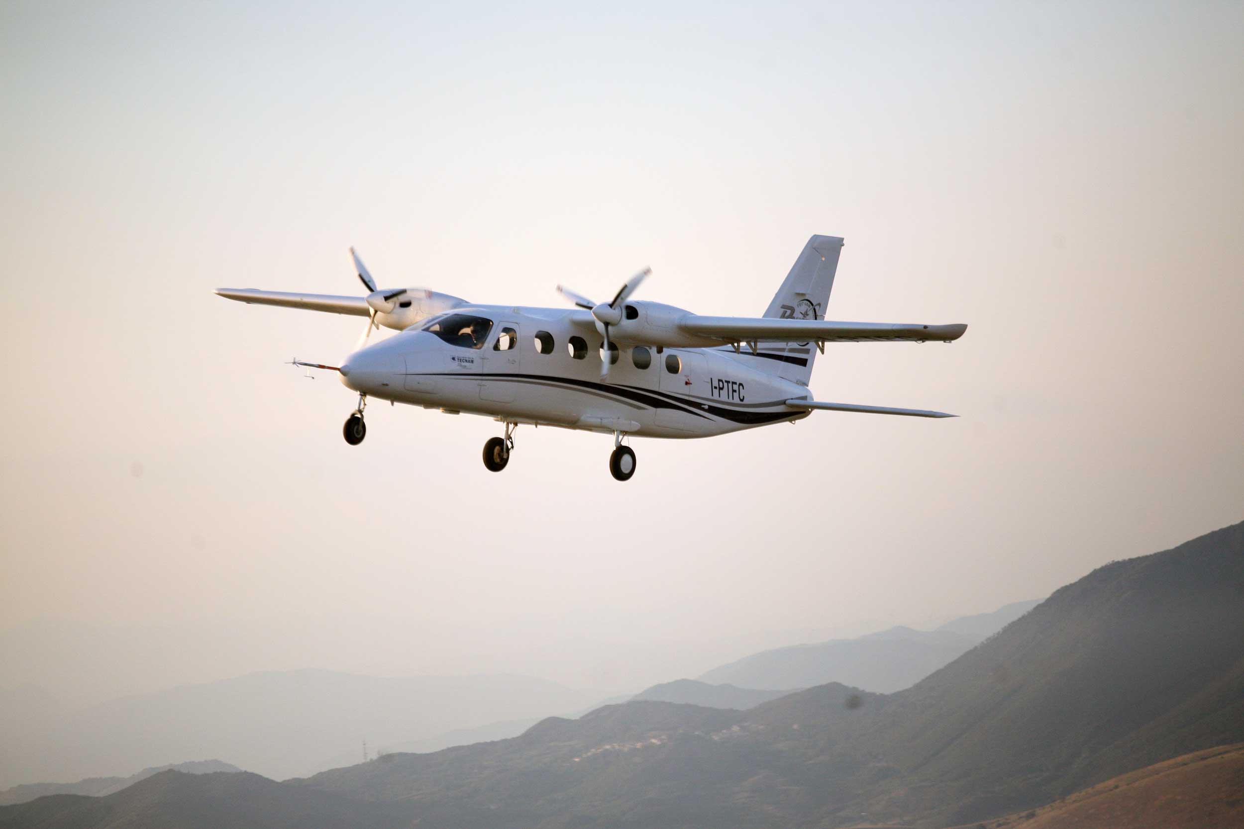 First flight for Tecnam P2012 Traveller : : FLYER