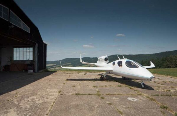 Flaris installs new jet engine : : FLYER