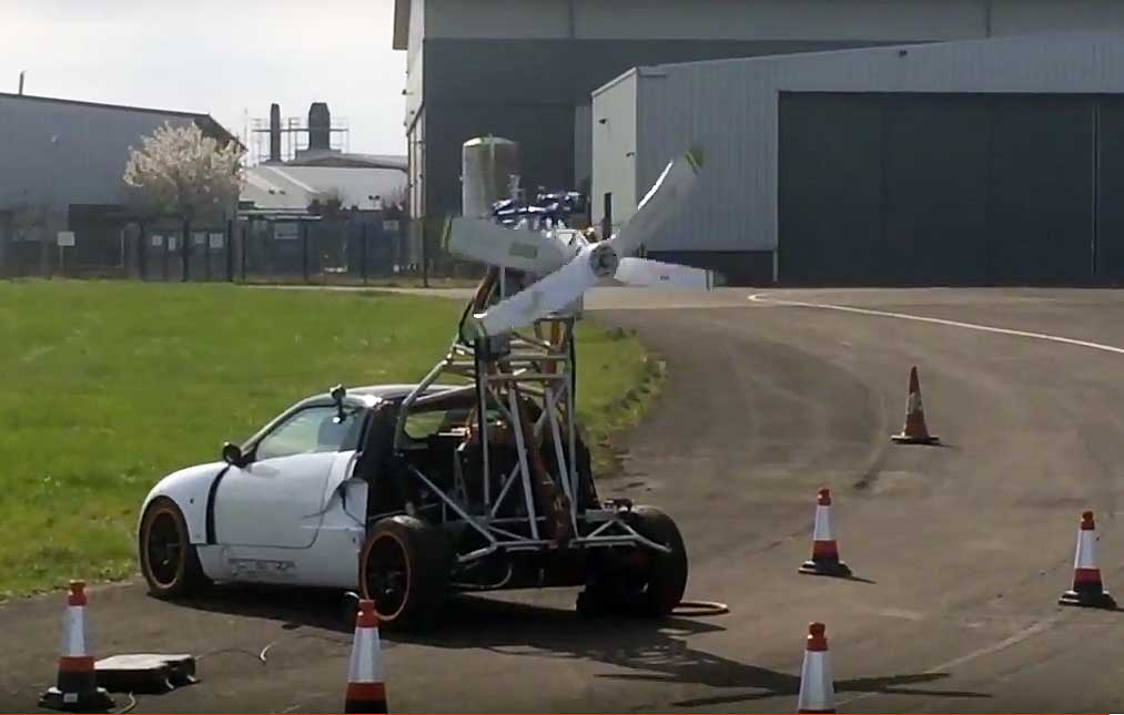 First test for electric power contra-rotating props : : FLYER