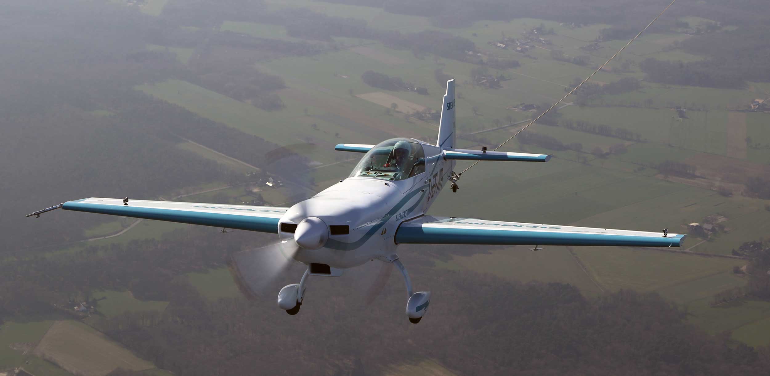 Two world speed records set in electric Extra : : FLYER