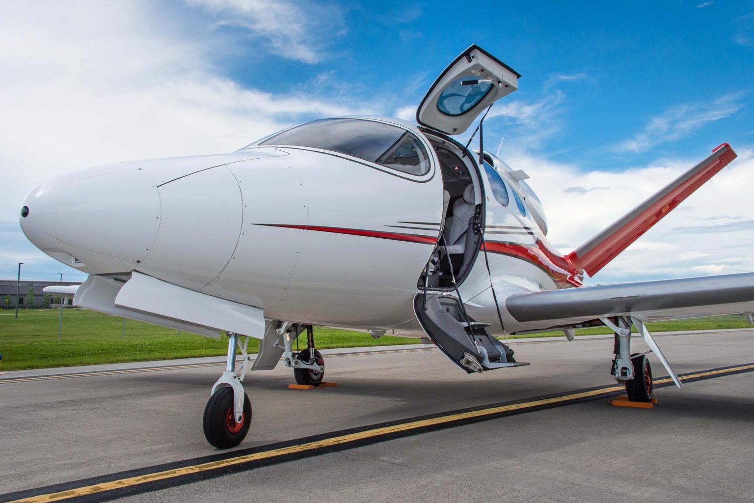 Cirrus Aircraft SF50 Vision Jet : : FLYER