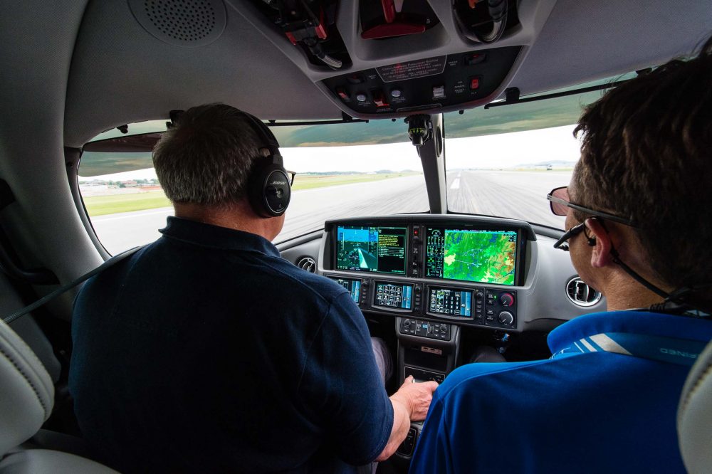 Vision Jet flight test - behind the scenes : : FLYER