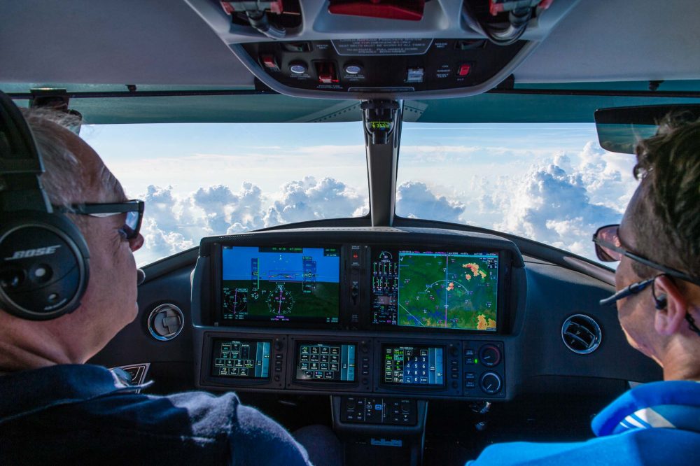 Vision Jet flight test - behind the scenes : : FLYER