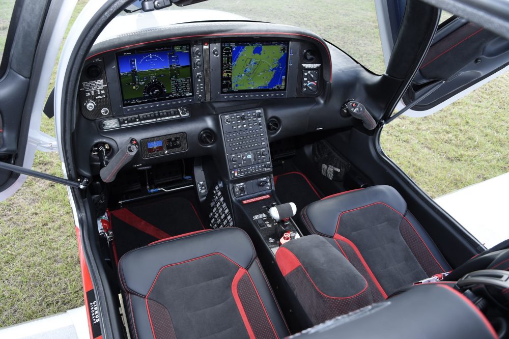 Cirrus celebrates 7,000th SR with limited editions : : FLYER