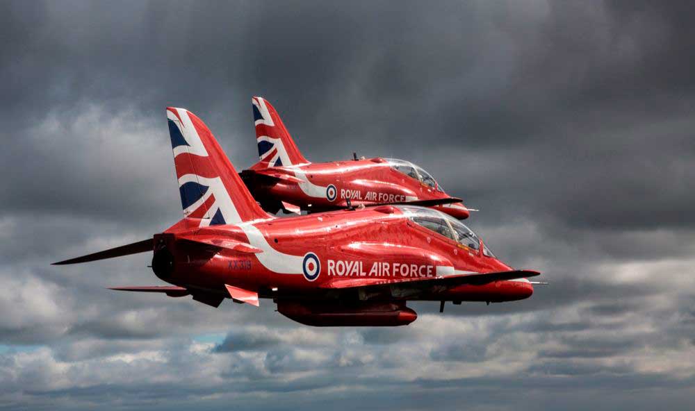 Ex-Red 'Lingy' returns for Red Arrows' 2018 dates : : FLYER