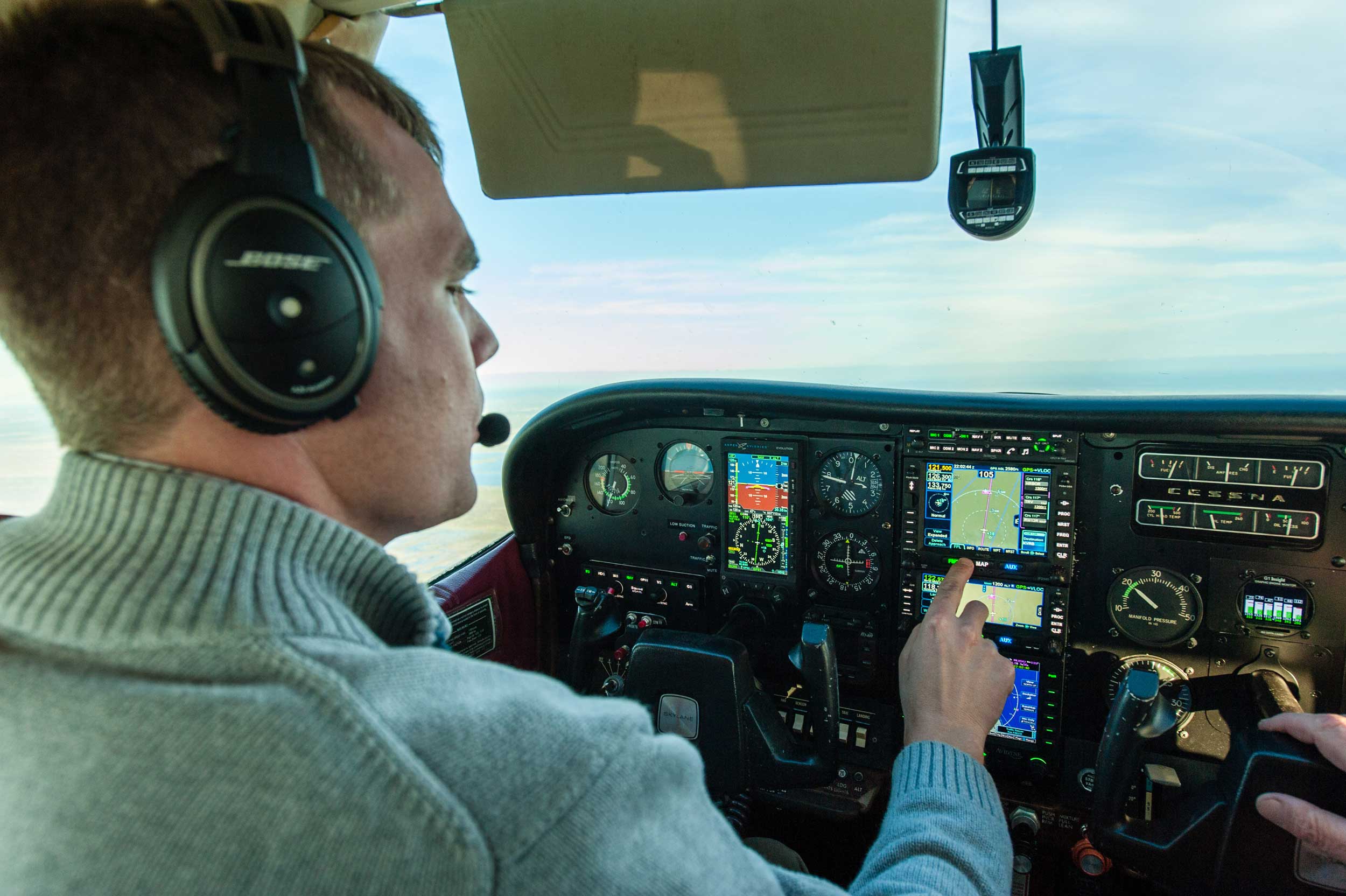 Avidyne IFD440/540 avionics : FLYER : FLYER