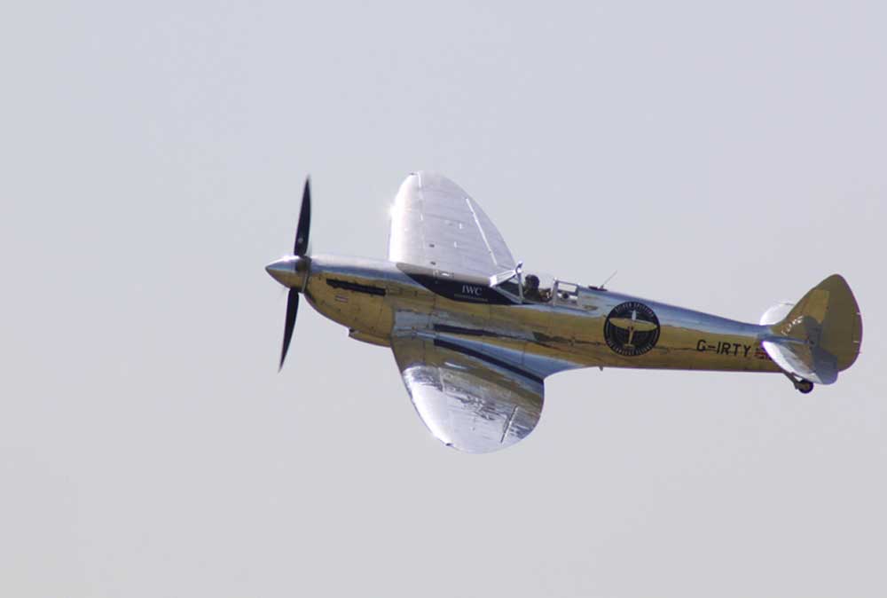 Silver Spitfire makes first flight : : FLYER