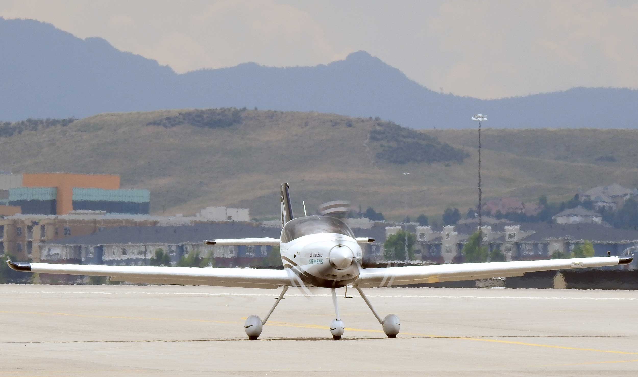 eFlyer begins flight tests with production motor : : FLYER