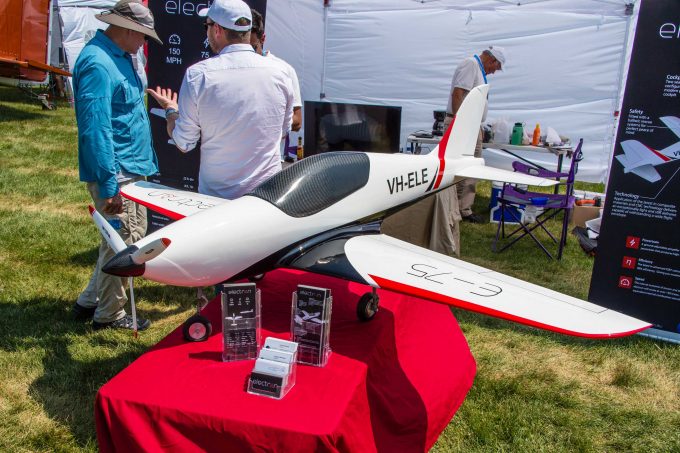 Electric power kitplane under development : : FLYER