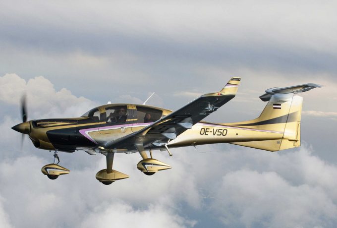 First flight for Diamond's retractable diesel DA50 : : FLYER