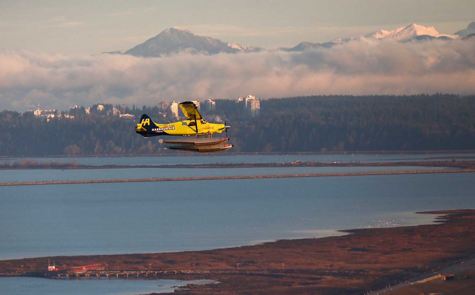 Electric Beaver seaplane makes first flight : : FLYER