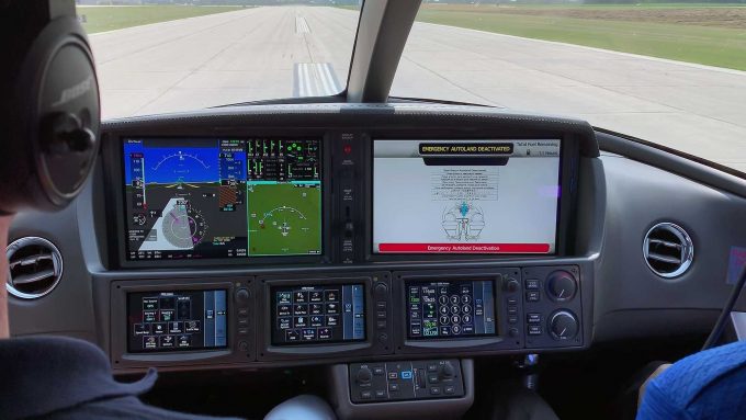 FLYER's Joe Fournier flies Garmin Autoland : FLYER : FLYER