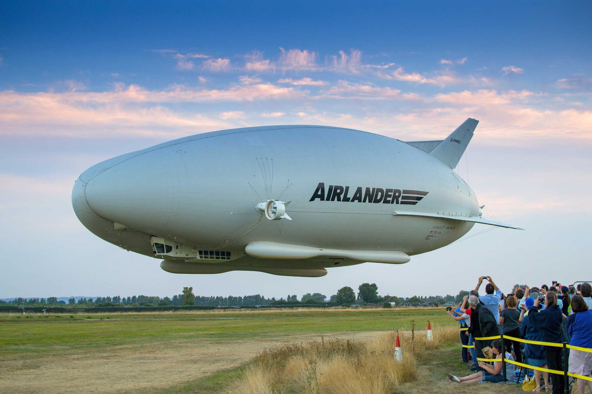 Airlander 10 airship to go electric : : FLYER