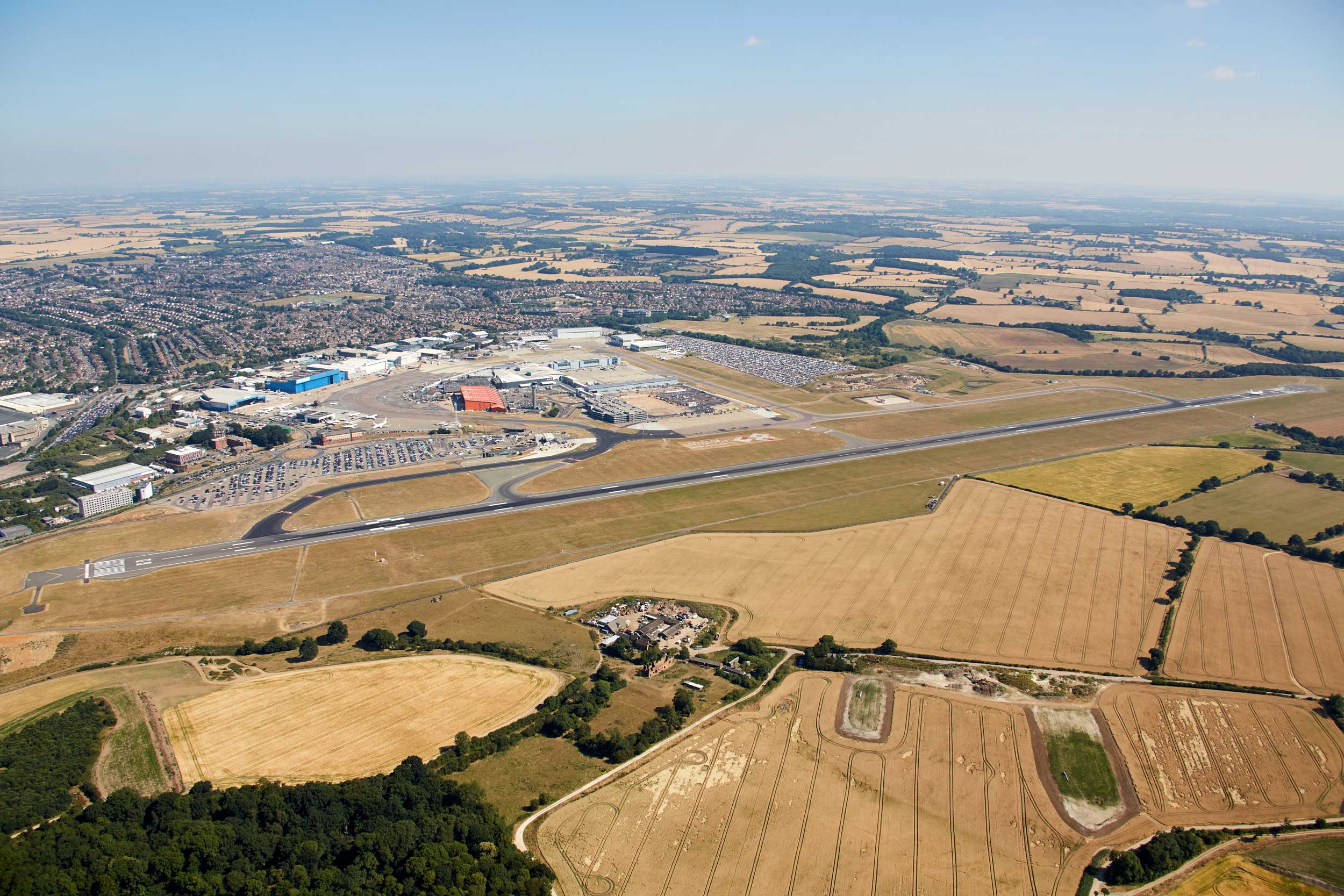Luton Airport releases VFR transit guide : : FLYER