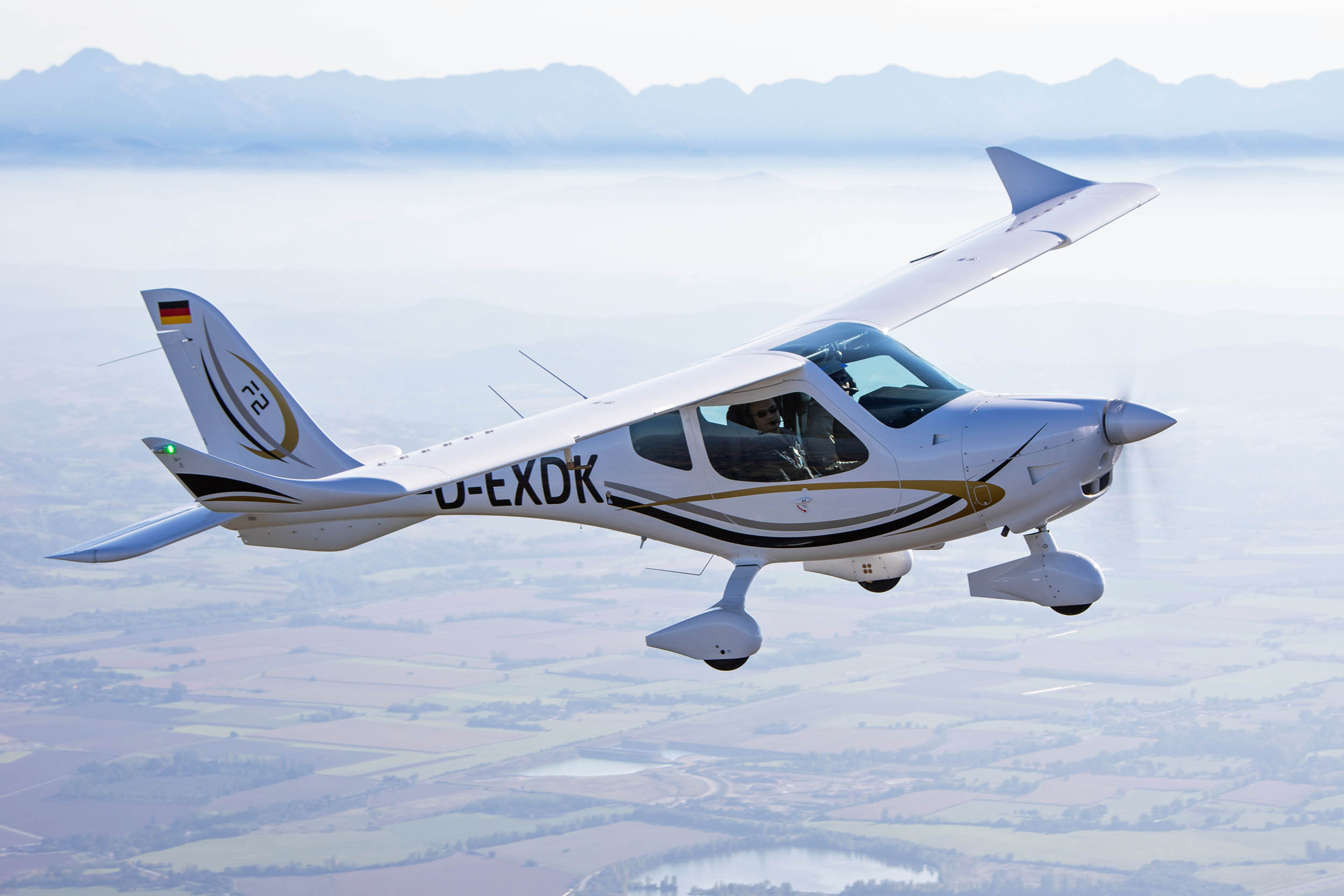 Flight Design F2 - April 2022 : : FLYER