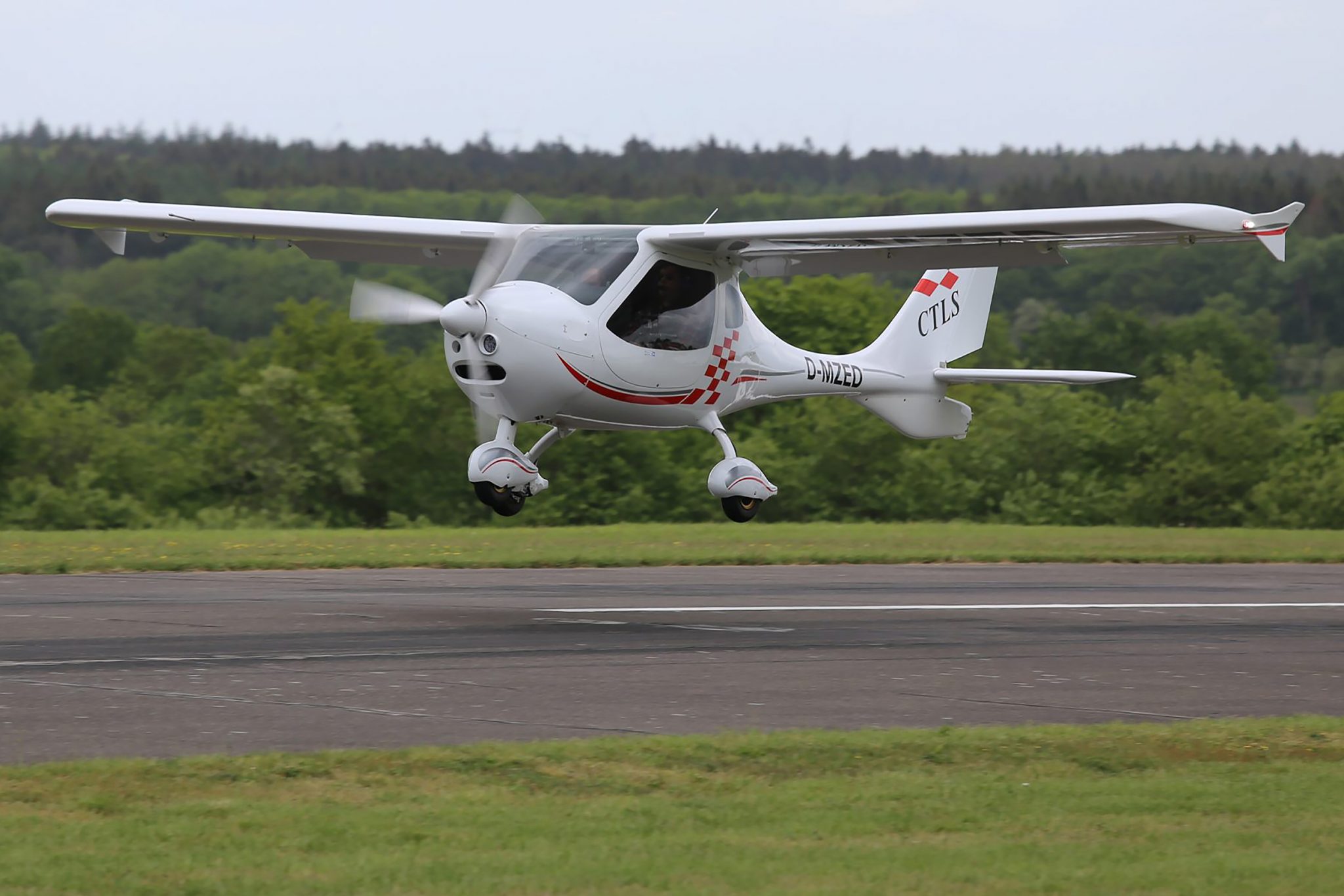 600kg Microlights : : FLYER