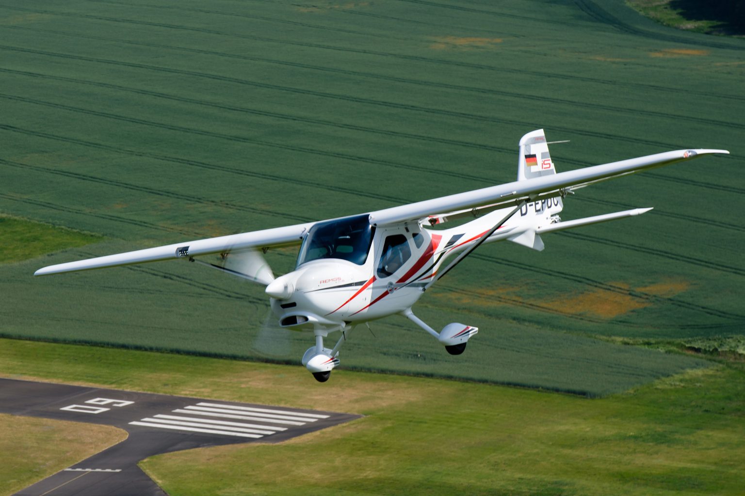 600kg Microlights : : FLYER