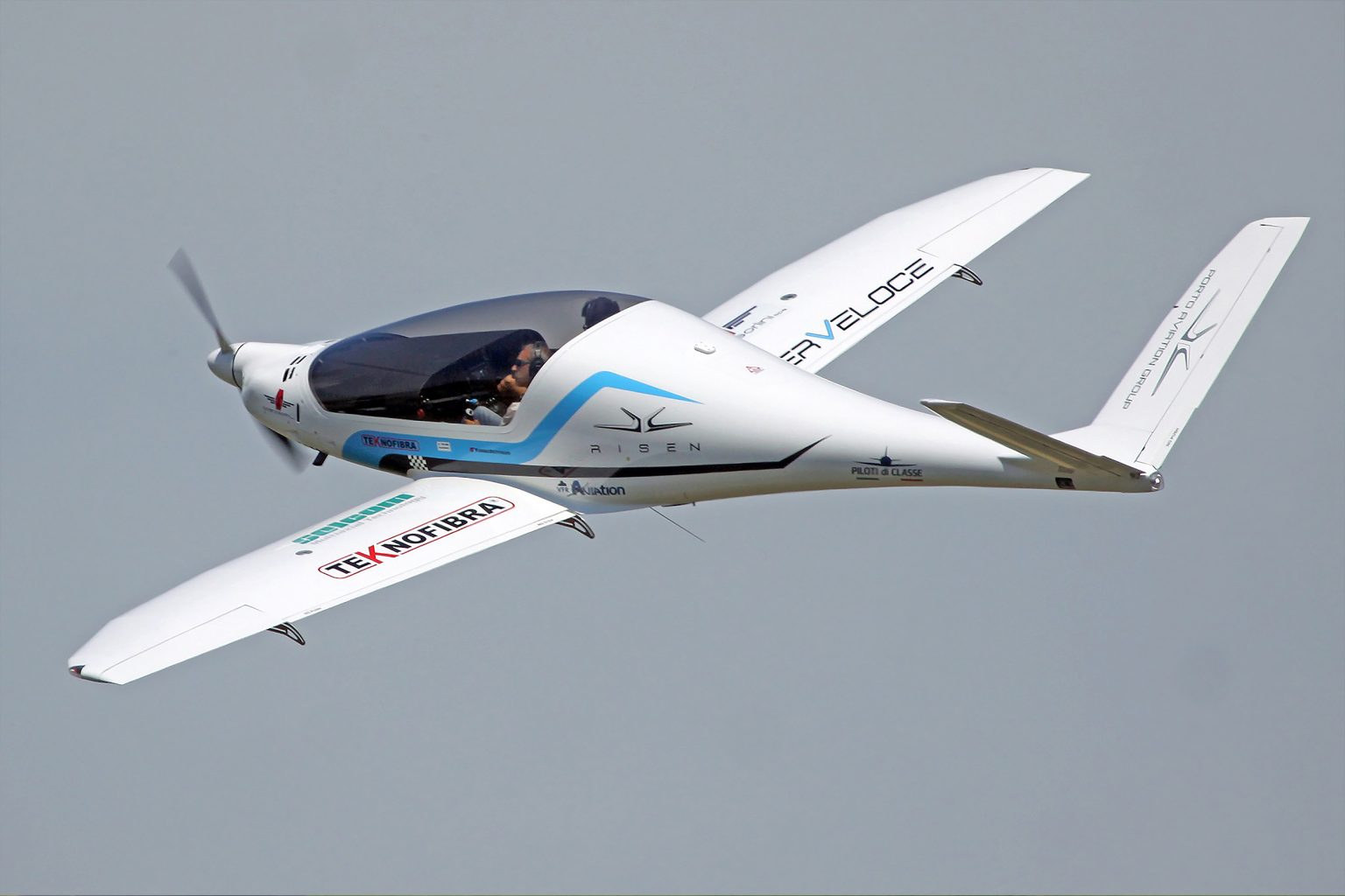 600kg Microlights : : FLYER