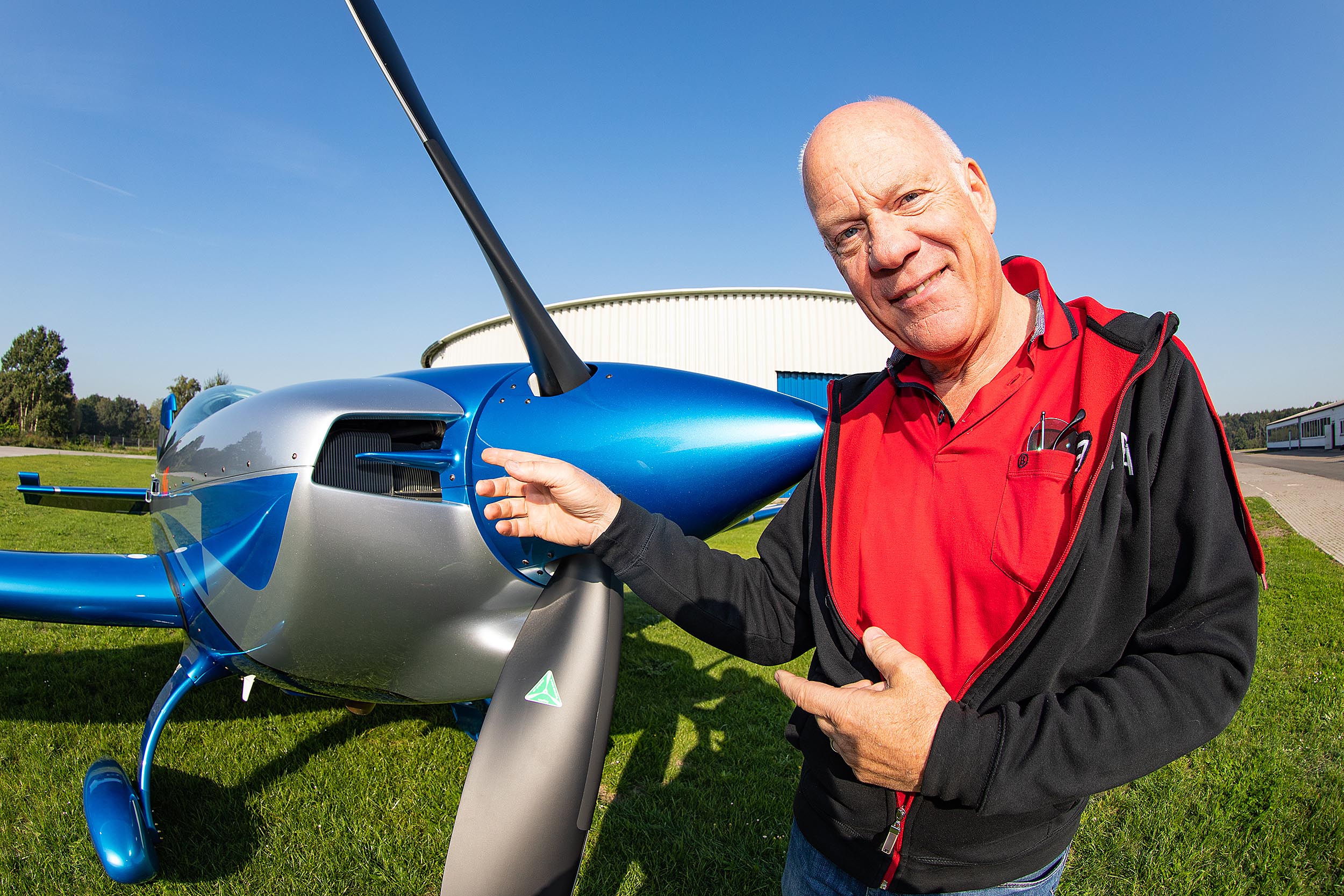 Extra Aircraft NG : : FLYER