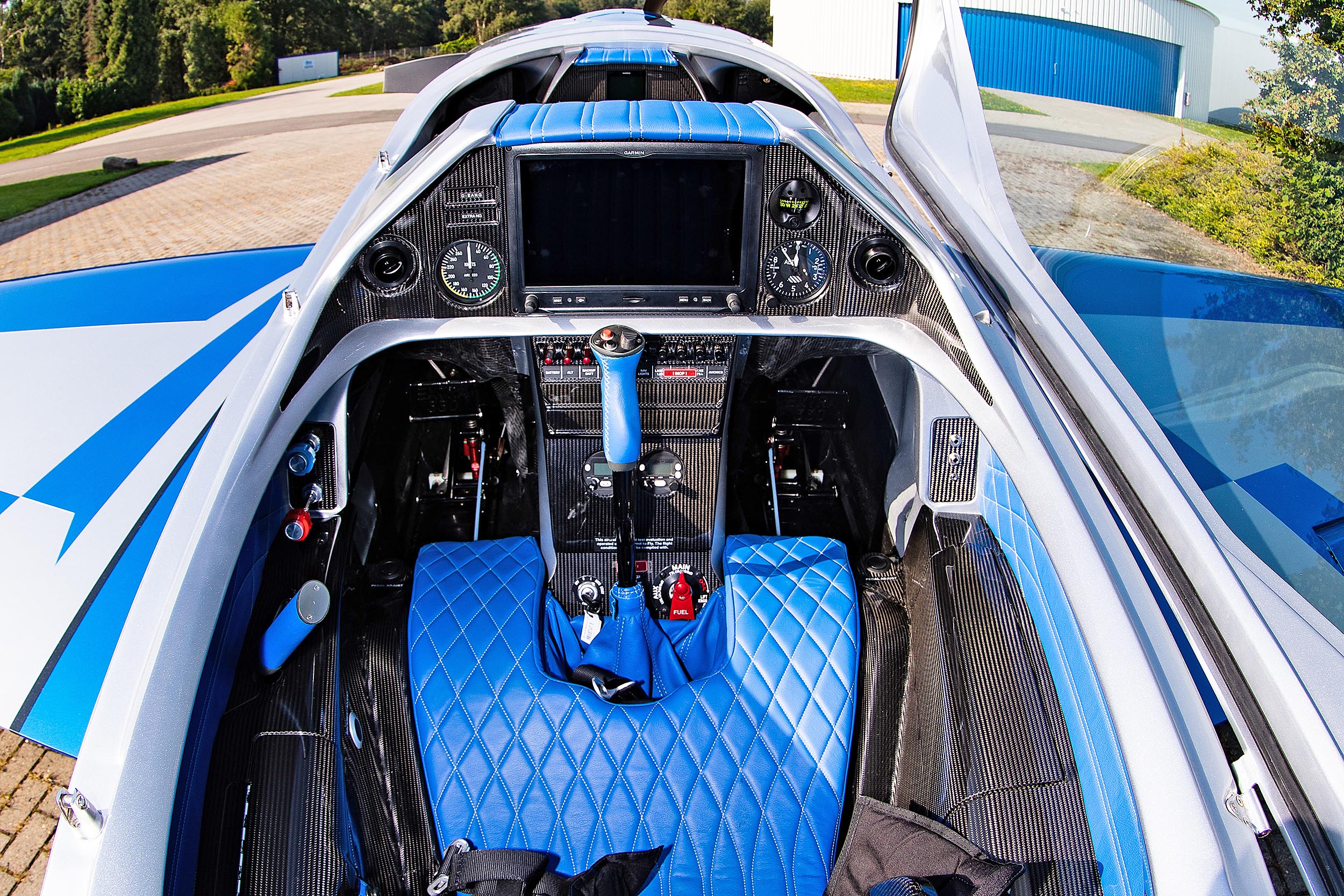 Extra Aircraft NG : : FLYER