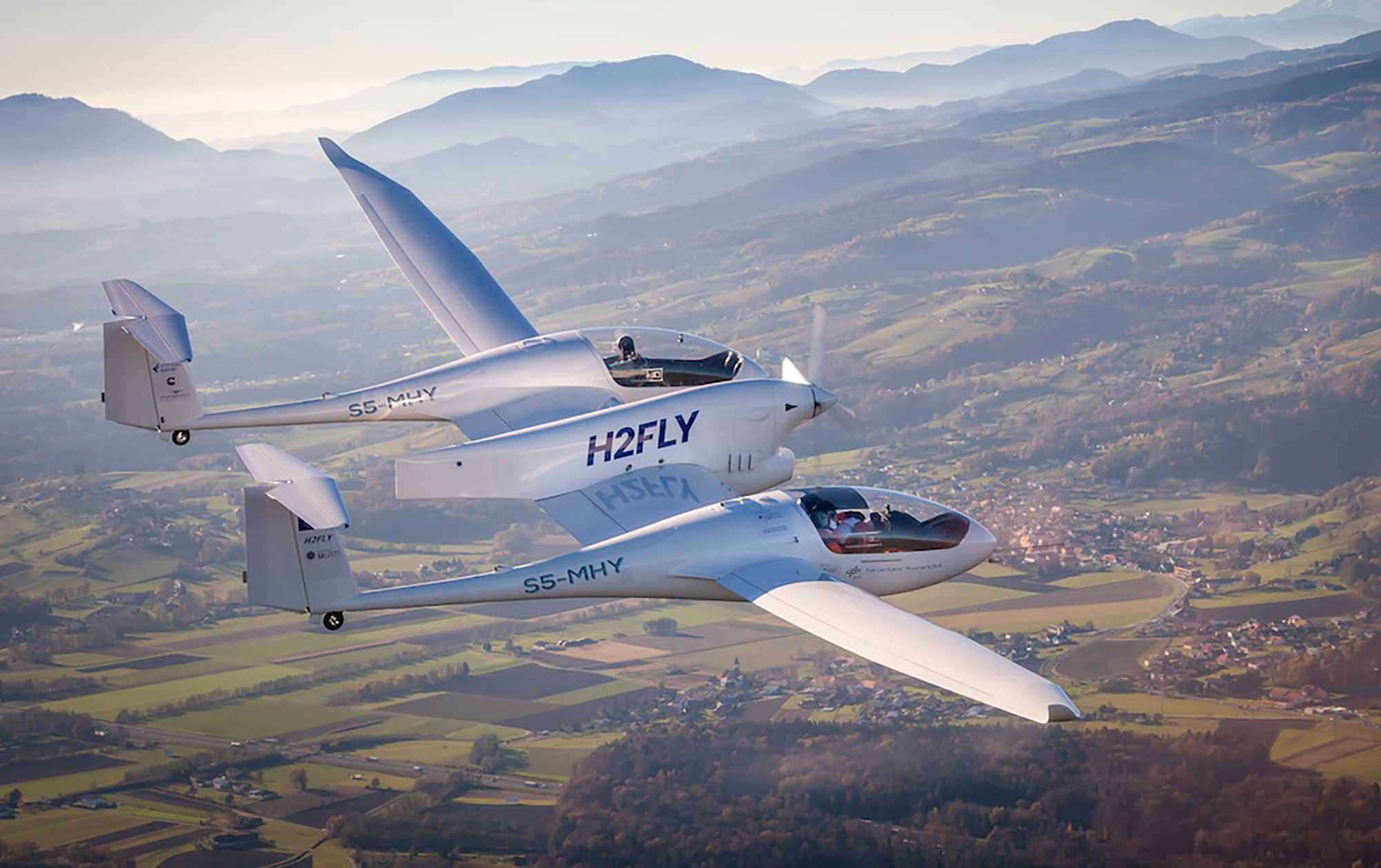 Hydrogen powered HY4 sets records enroute to AERO : : FLYER