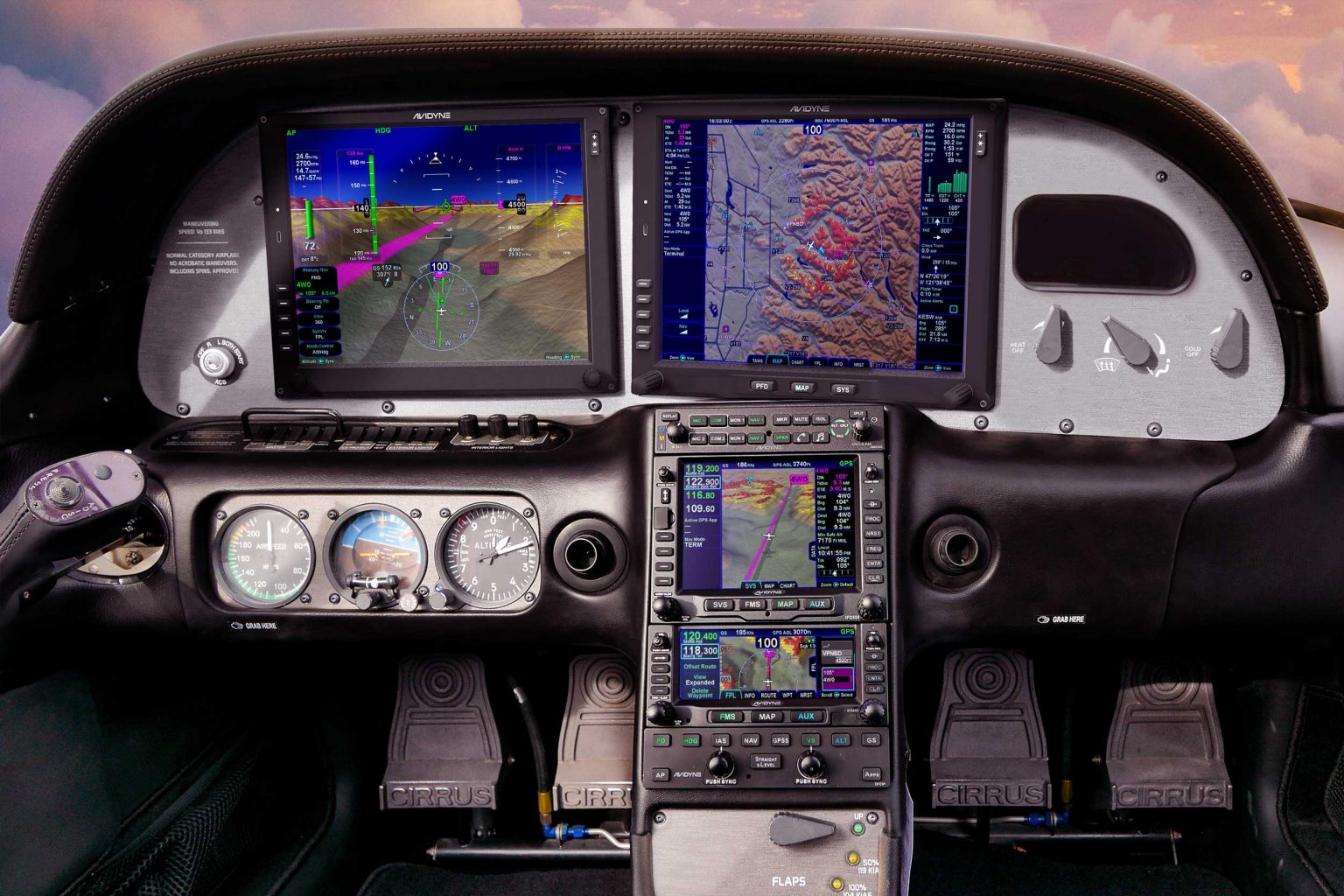 First Avidyne Vantage 12in displays for Cirrus this year : : FLYER