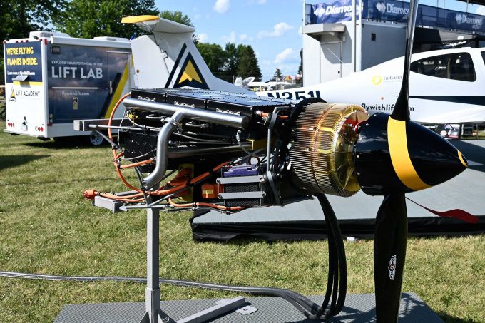 Electric Power System revealed for Diamond eDA40 : : FLYER