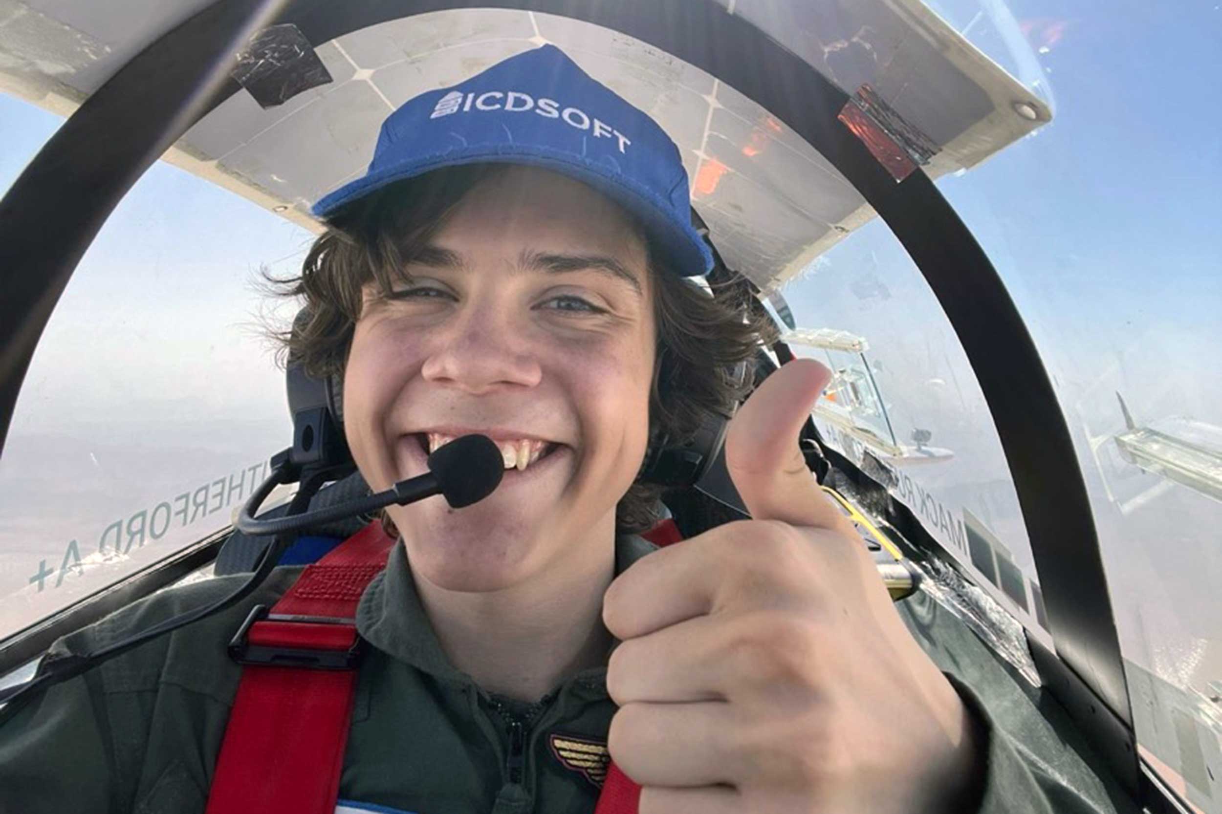 Mack 'Solo' sets new youngest pilot RTW record : : FLYER
