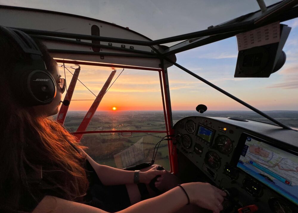 Flying into the sunset : : FLYER