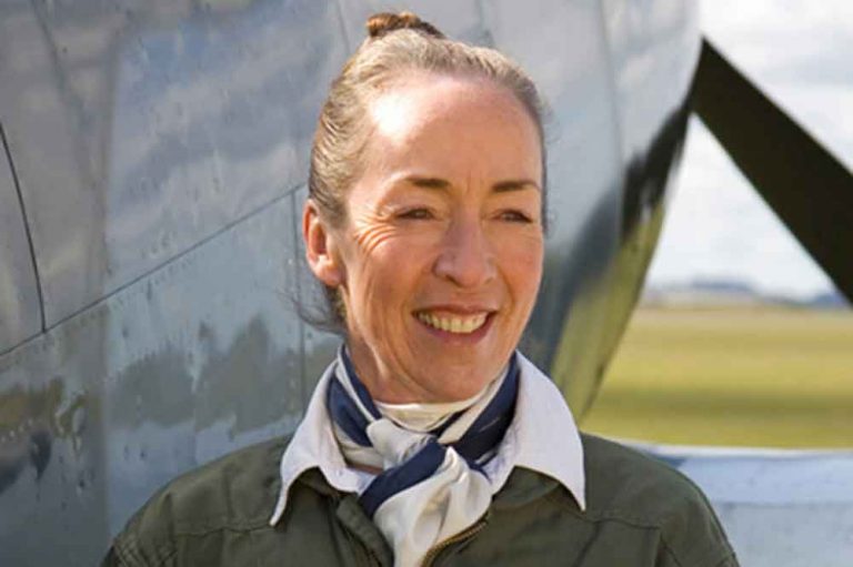 Spitfire pilot Carolyn Grace killed in car crash : : FLYER
