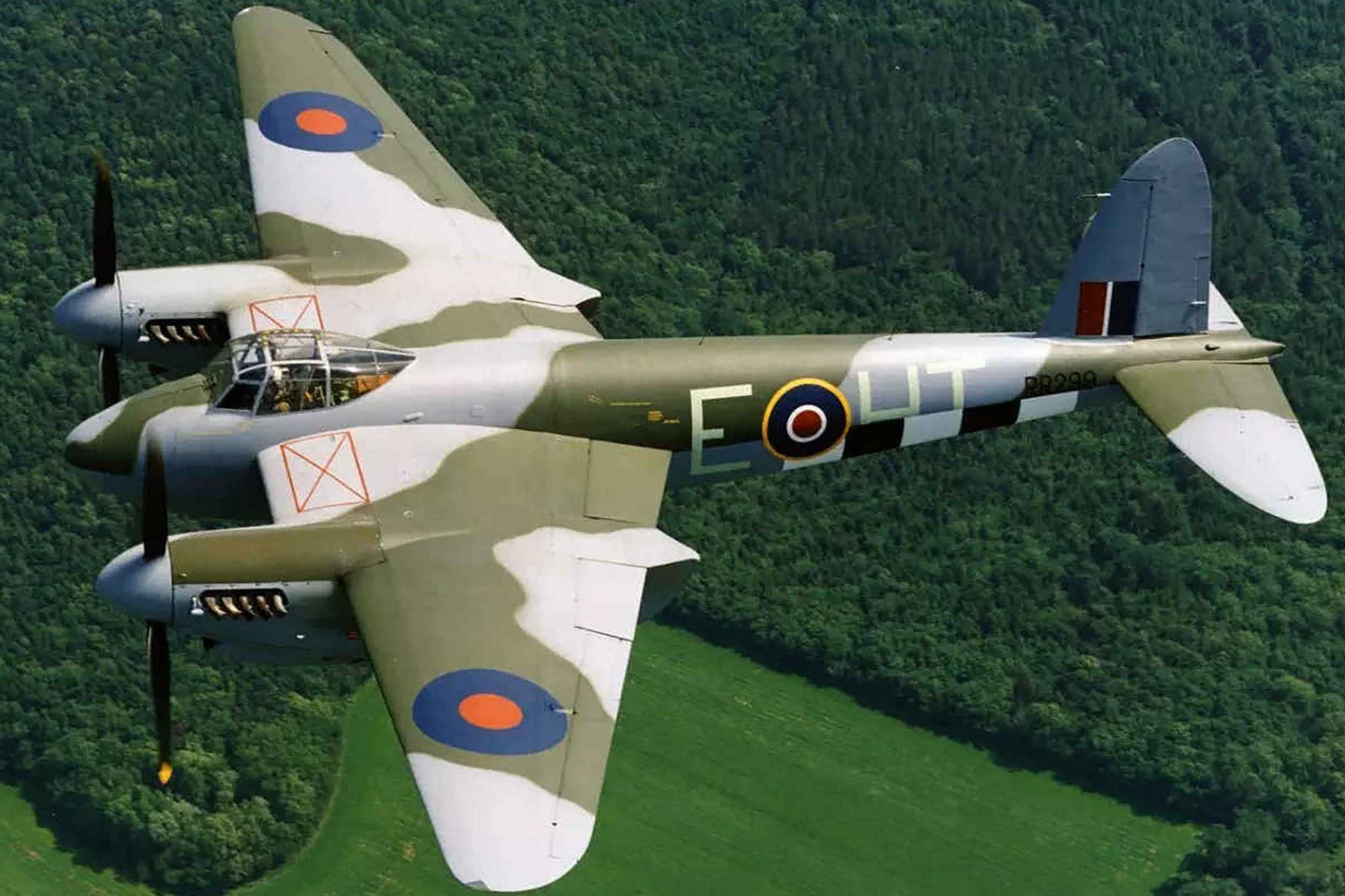 Fly a Mosquito at Biggin Hill's Spitfire base : : FLYER