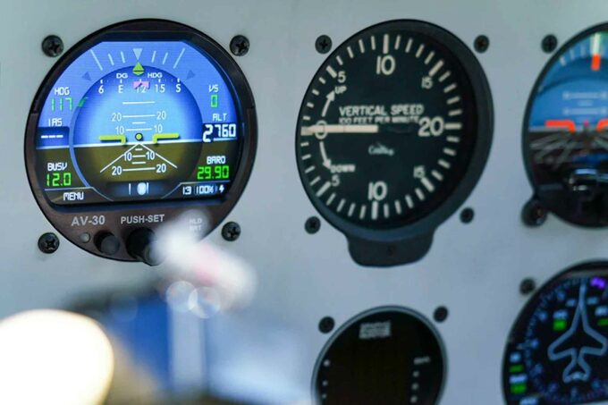 LAA approves uAvionix AV-30-E as backup display : : FLYER