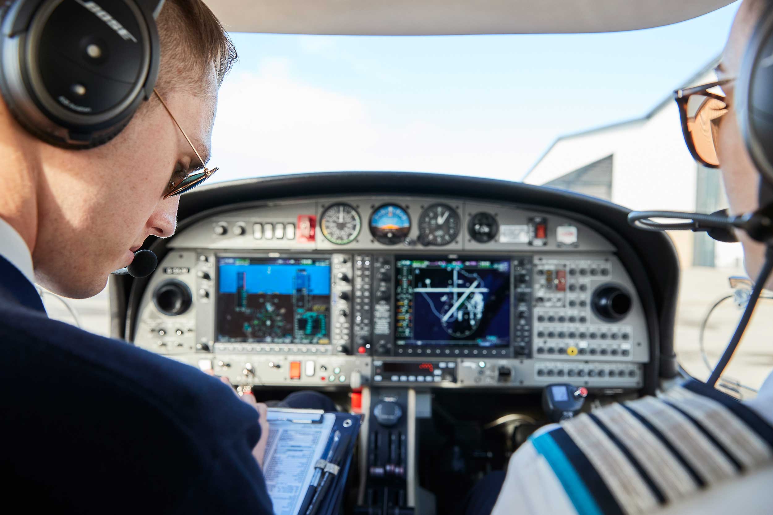 Skyborne recruiting multi-engine flight instructors : : FLYER