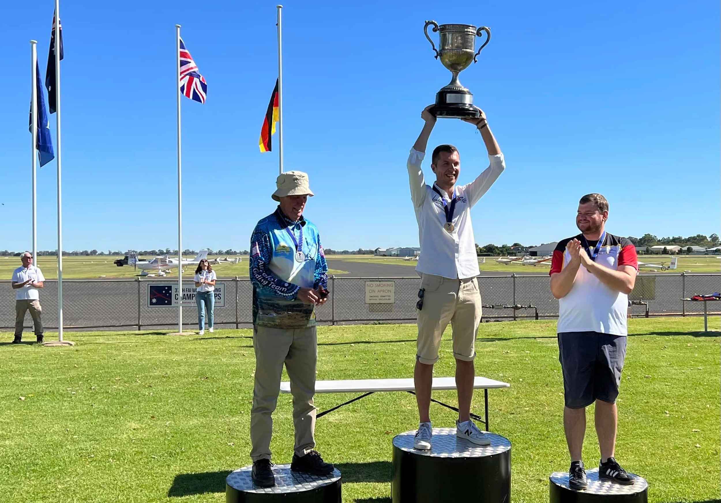 British pilot wins World Gliding Championship 2023 : : FLYER