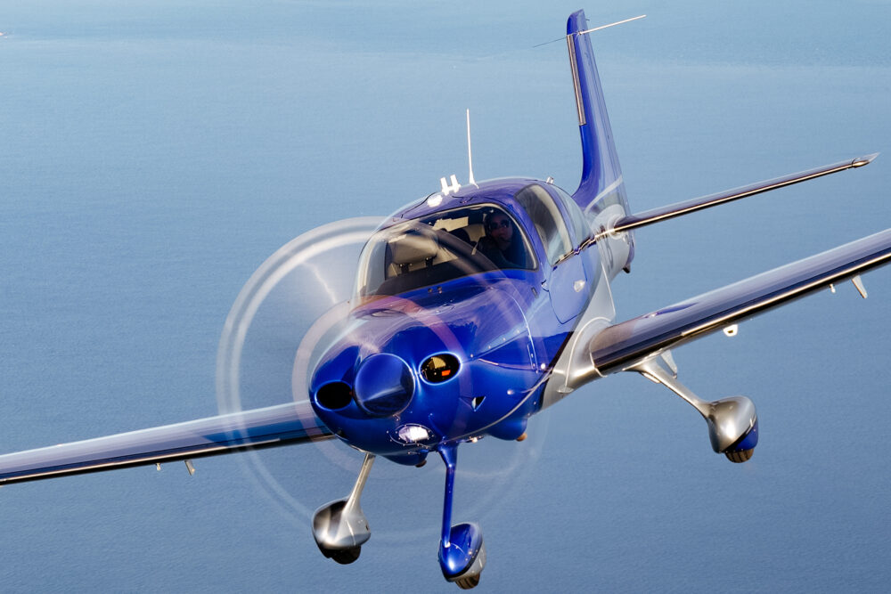 Cirrus launches G7 models with touchscreen avionics : : FLYER