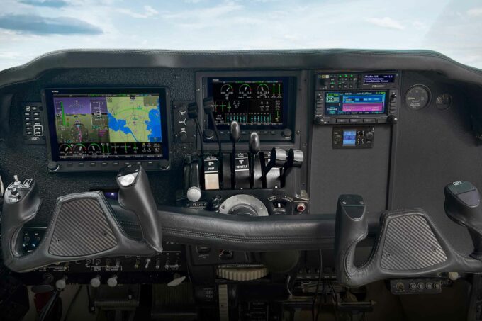Dynon SkyView HDX and autopilot approved for Beech Baron : : FLYER