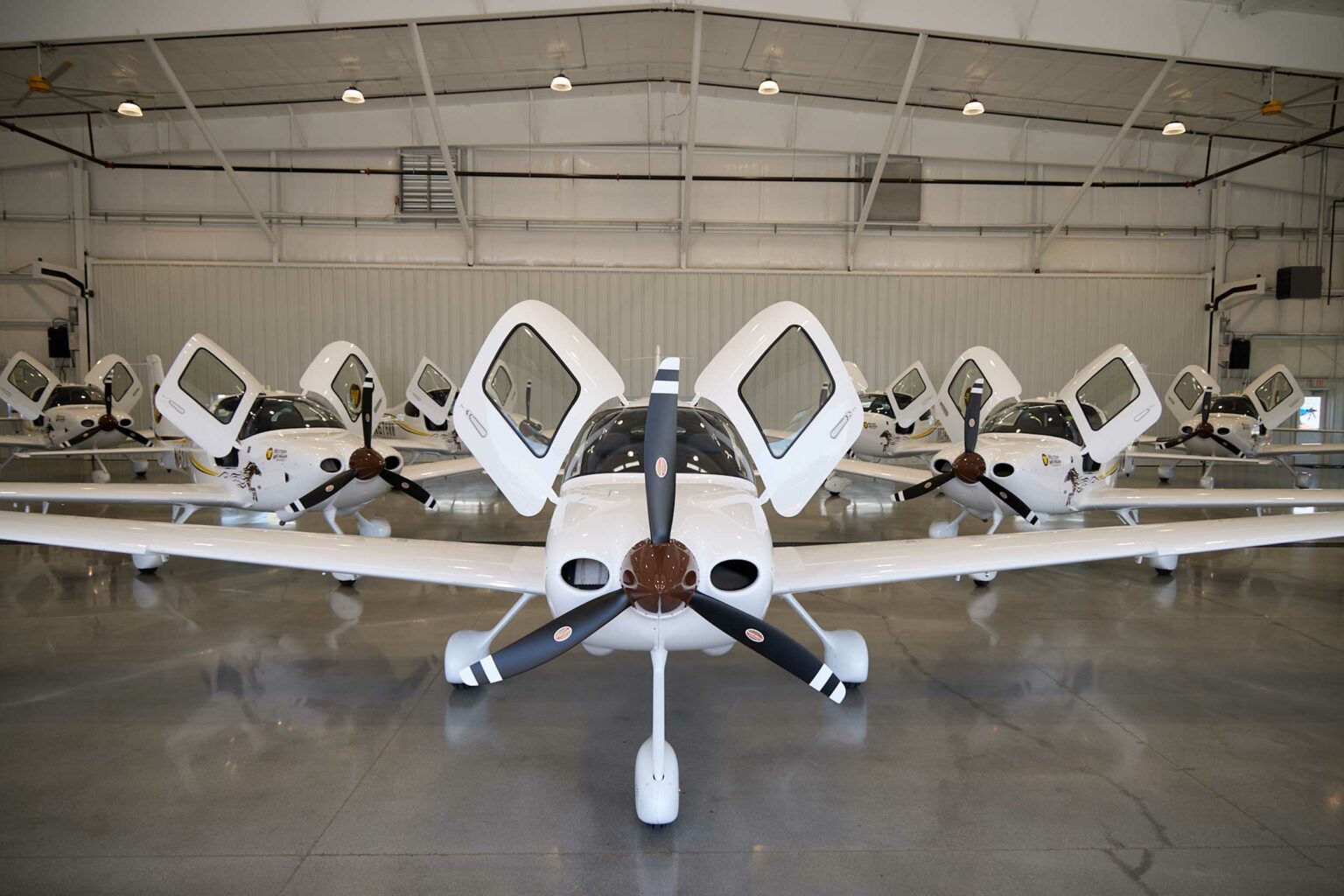 Brand new G7 Cirrus fleet for university students : : FLYER