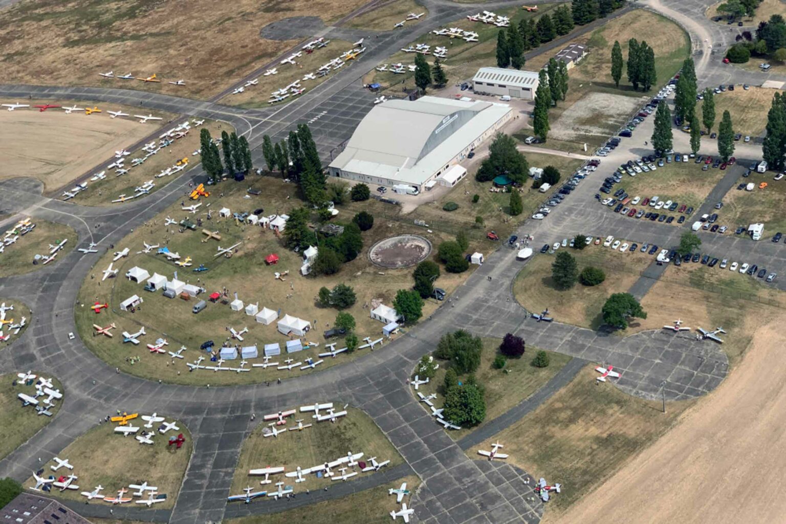 French homebuilt and vintage aircraft rally returns : : FLYER