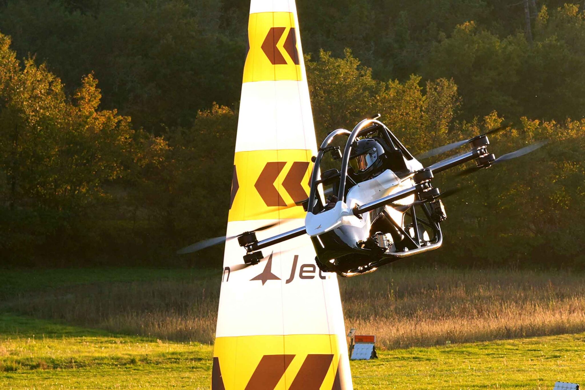 How to go racing with Jetson's aerial go-kart : : FLYER