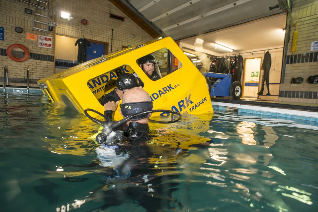 FLYER Club underwater escape training day : : FLYER