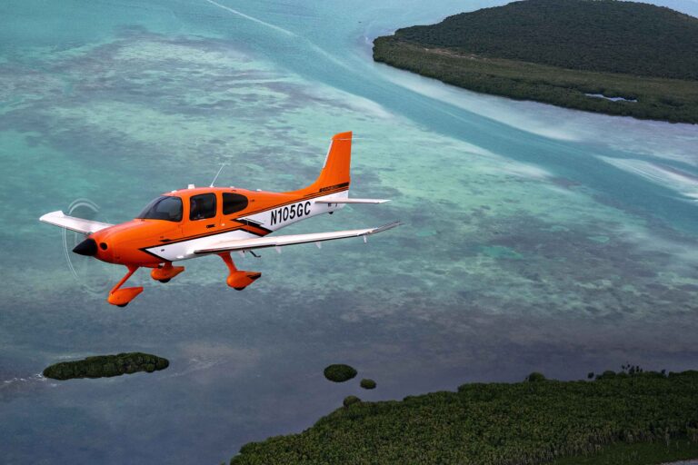 Cirrus reveals 2026 SR Series G7+ with new connectivity, avionics ...